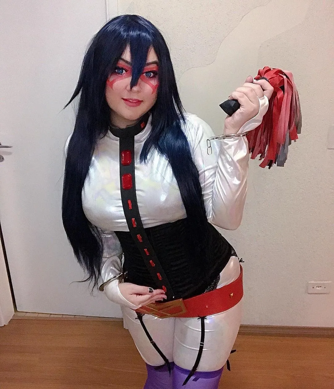 My Hero Academia: Fã brasileira faz belo cosplay da Midnight