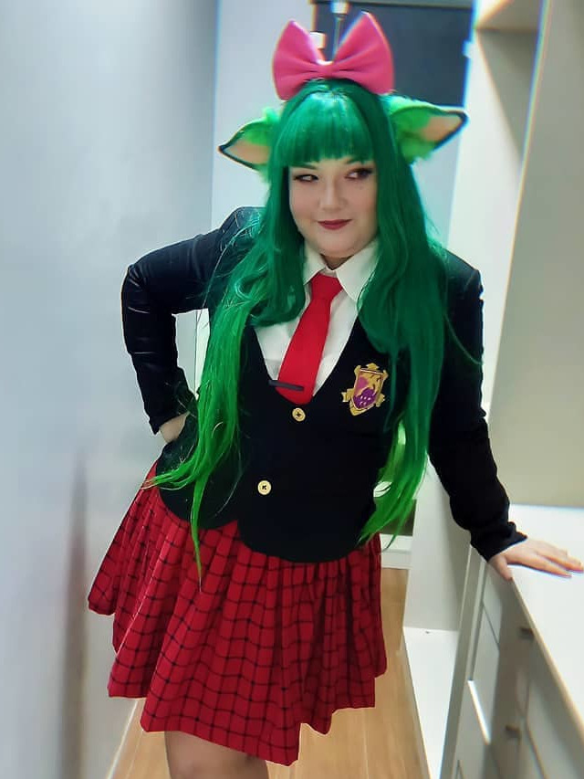 Belo cosplay da Lulu Colegial, de League of Legends