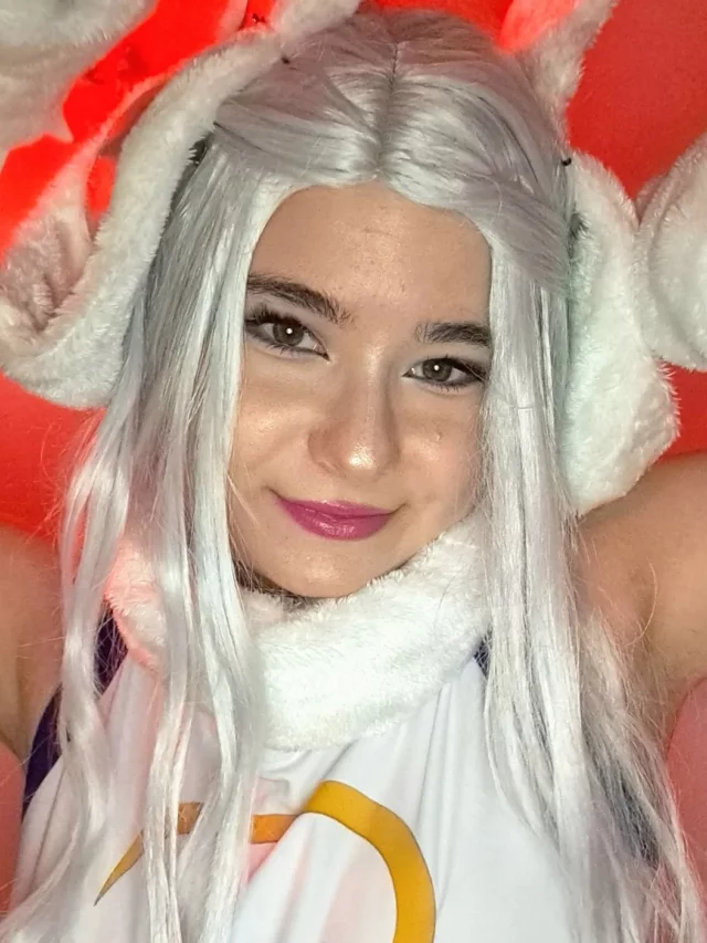 Belo cosplay da Mirko, de My Hero Academia