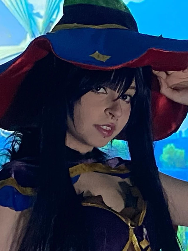 Belo cosplay da Mona, de Genshin Impact, da Bunny