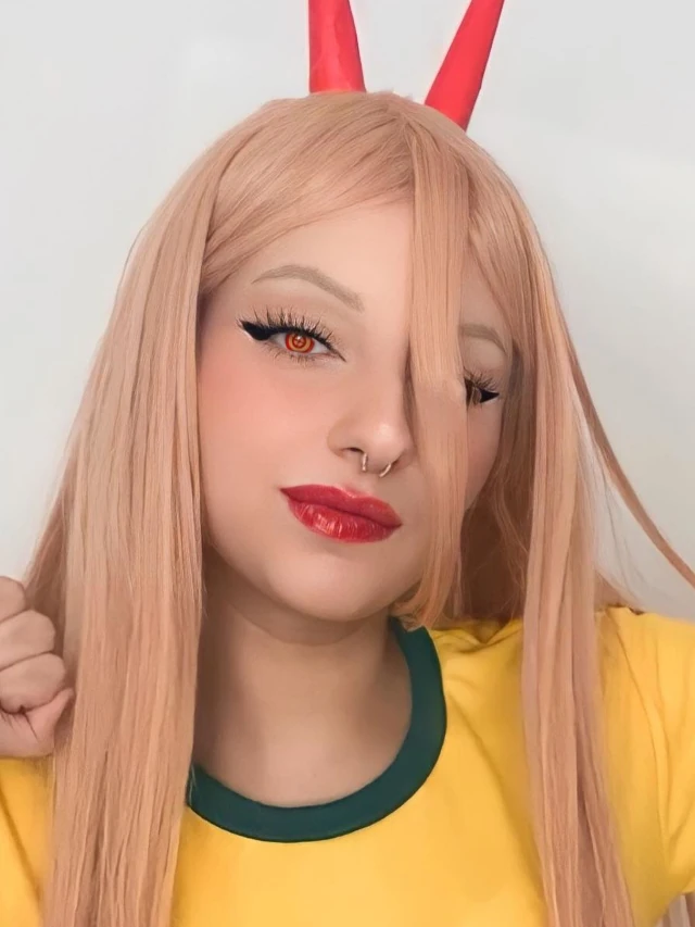 Chainsaw Man: Belo cosplay da Power torcedora da Seleção Brasileira