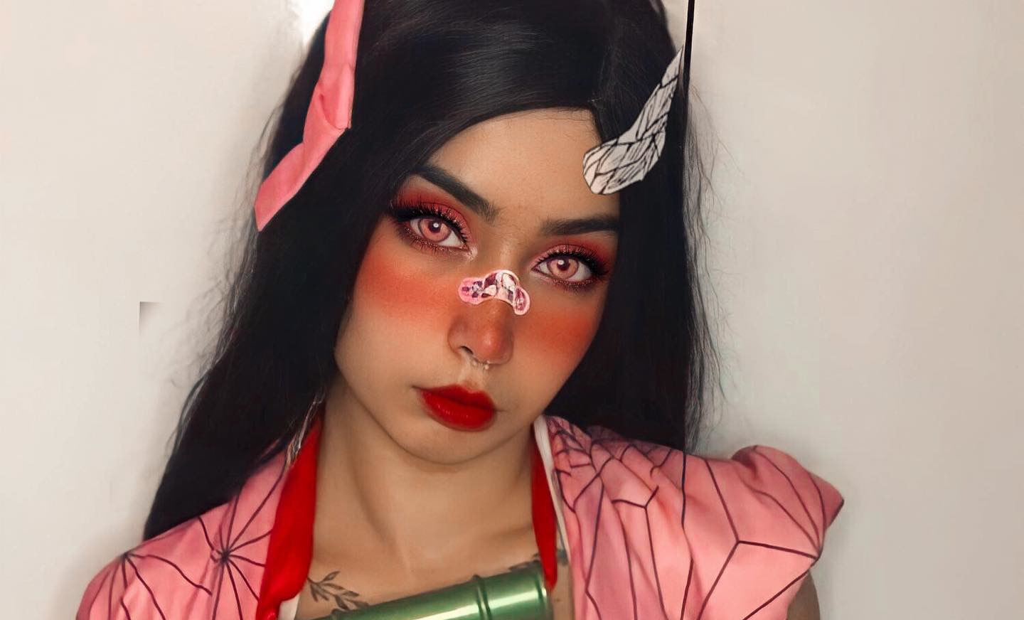 Kimetsu no Yaiba: Cosplay incrível da Nezuko nas versões transformada e ...