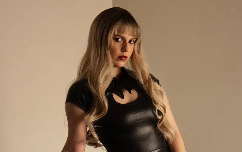 Lindo look da Laura, com vestido gótico