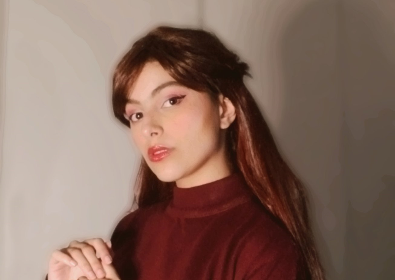 Belo cosplay da Chizuru Mizuhara, de Rent-A-Girlfriend, da Linna