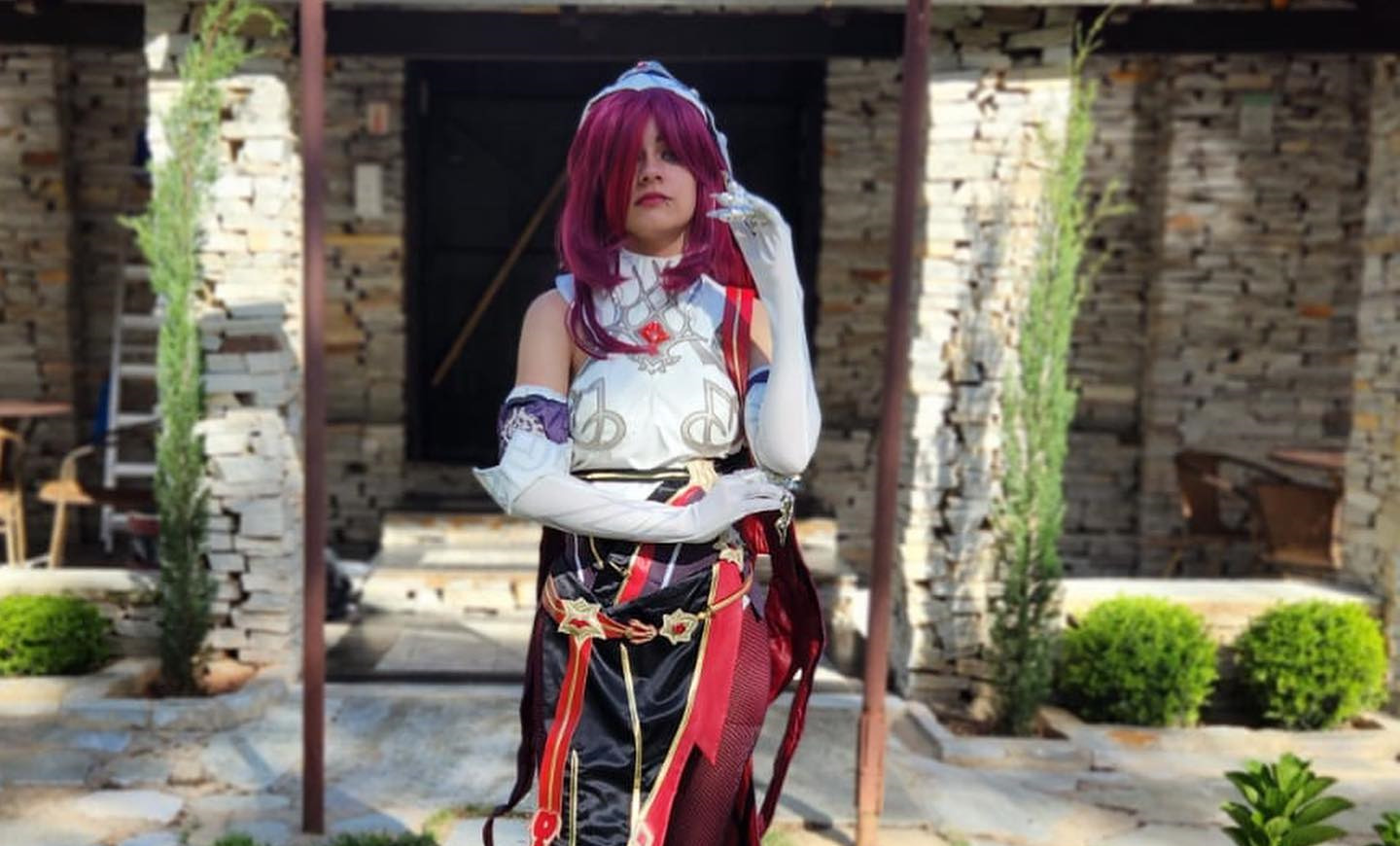 Belo cosplay da Rosaria, de Genshin Impact, da Bian Yu