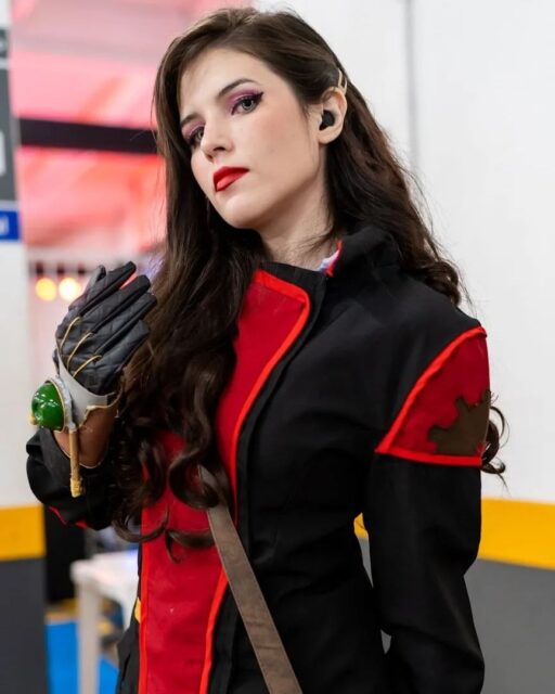Belo cosplay da Asami Sato, de The Legend of Korra