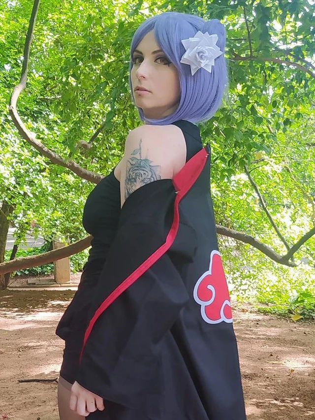 Belo cosplay da Konan, de Naruto, da Ellen