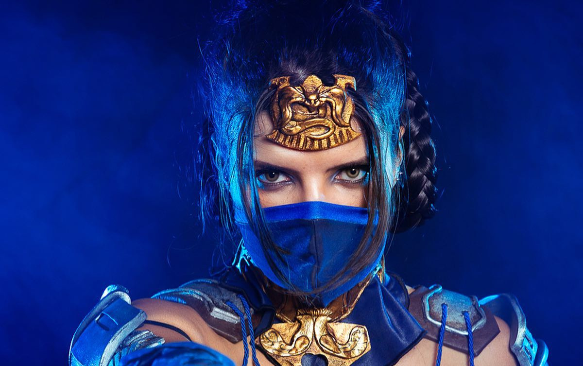 Genshin Impact: Belo cosplay natalino da Mona