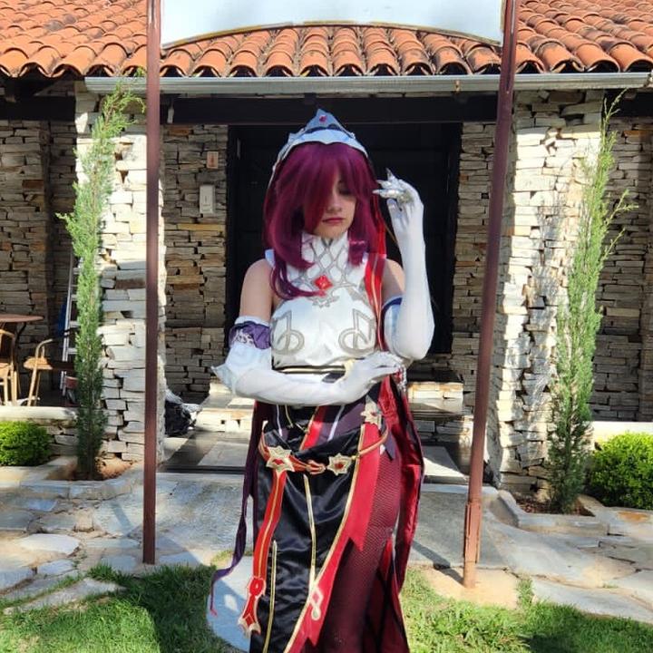 Reels cosplay da Shogun Raiden casual, de Genshin Impact, da Bian