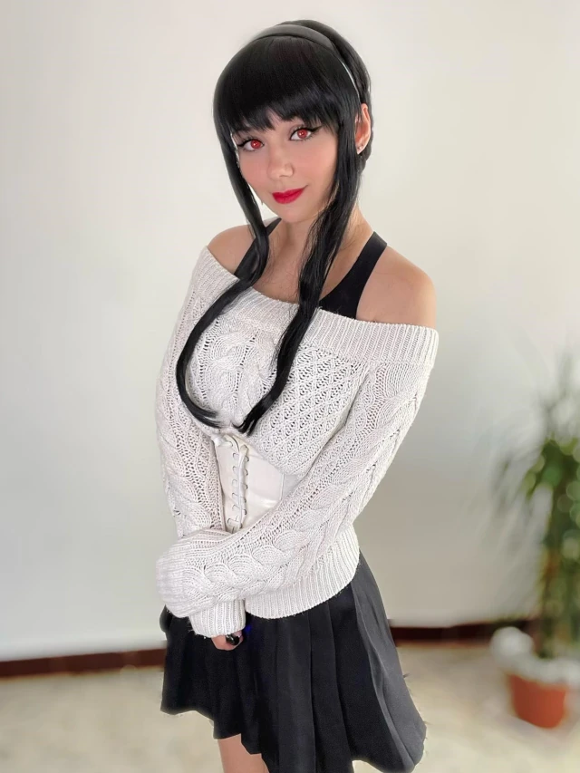 Yor Forger, de Spy x Family, ganha bela versão casual (Cosplay)