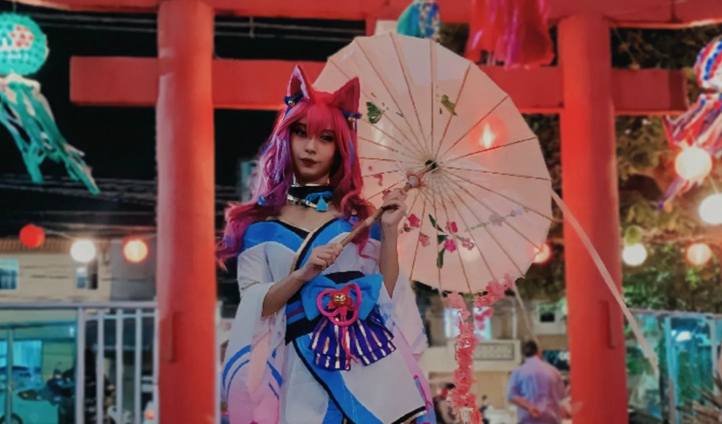 Belo cosplay da Ahri Spirit Blossom, de League of Legends, da Gabi