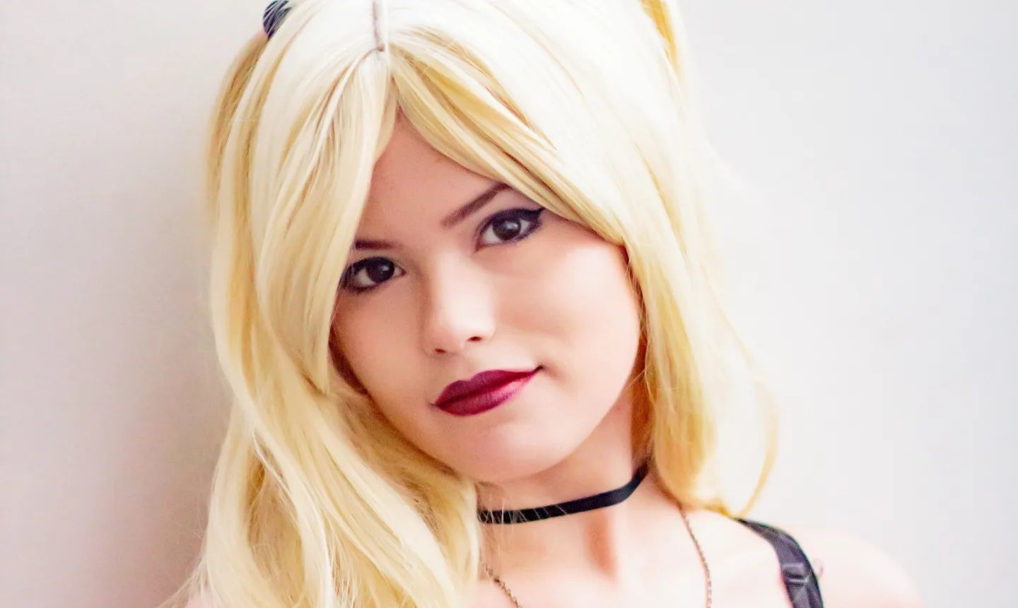 Belo cosplay da Misa Amane, de Death Note, da Mirela
