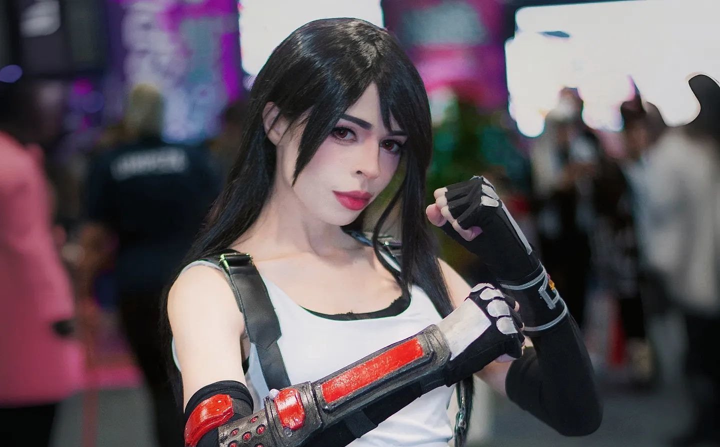 Belo cosplay da Tifa, de Final Fantasy VII, da Pany Moon cat